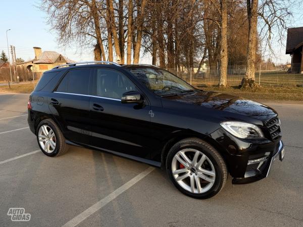 Black Mercedes-Benz ML 350 2014 in Sirvintos, with an engine capacity of 3.00 L and mileage of 273 thousand km for 12650 €, photo 2 on AUTOMOTO.COM.LV