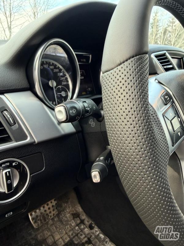 Black Mercedes-Benz ML 350 2014 in Sirvintos, with an engine capacity of 3.00 L and mileage of 273 thousand km for 12650 €, photo 10 on AUTOMOTO.COM.LV