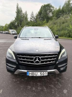 Melns Mercedes-Benz ML 350 2014 Viļņa, ar dzinēja tilpumu 2.99 L un nobraukumu 347 tūkst. km par 11900 €, foto 4 vietnē AUTOMOTO.COM.LV