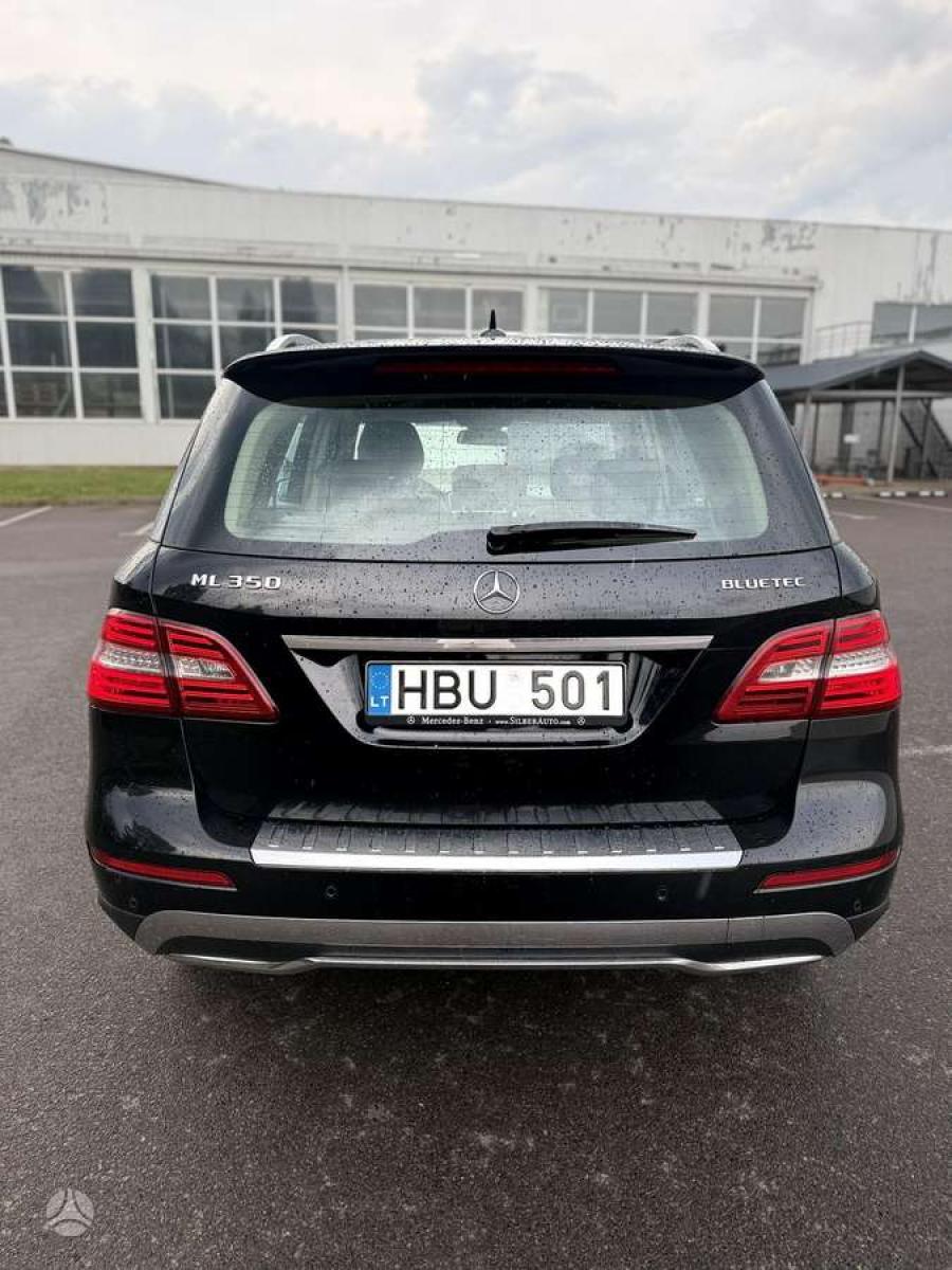 Melns Mercedes-Benz ML 350 2014 Viļņa, ar dzinēja tilpumu 2.99 L un nobraukumu 347 tūkst. km par 11900 €, foto 5 vietnē AUTOMOTO.COM.LV