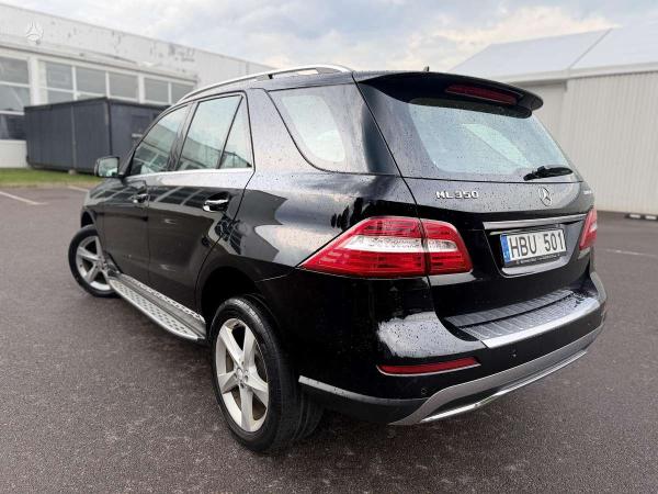 Black Mercedes-Benz ML 350 2014 in Vilnius, with an engine capacity of 2.99 L and mileage of 347 thousand km for 11900 €, photo 5 on AUTOMOTO.COM.LV