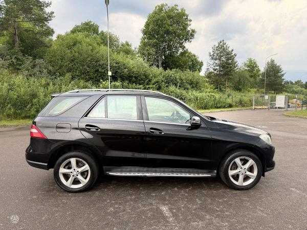 Black Mercedes-Benz ML 350 2014 in Vilnius, with an engine capacity of 2.99 L and mileage of 347 thousand km for 11900 €, photo 7 on AUTOMOTO.COM.LV