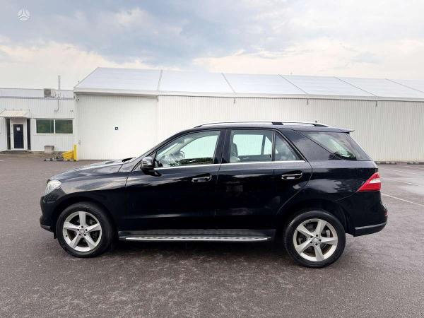 Black Mercedes-Benz ML 350 2014 in Vilnius, with an engine capacity of 2.99 L and mileage of 347 thousand km for 11900 €, photo 8 on AUTOMOTO.COM.LV