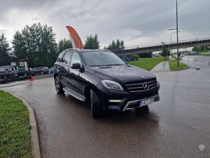 Black Mercedes-Benz ML 350 2014 in Kaunas, with an engine capacity of 2.99 L and mileage of 234 thousand km for 13990 €, photo 4 on AUTOMOTO.COM.LV