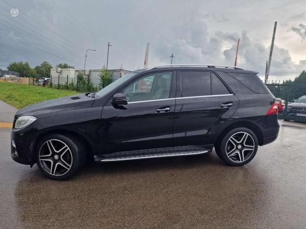 Melns Mercedes-Benz ML 350 2014 Kauņa, ar dzinēja tilpumu 2.99 L un nobraukumu 234 tūkst. km par 13990 €, foto 4 vietnē AUTOMOTO.COM.LV