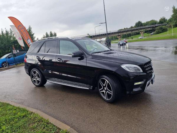 Melns Mercedes-Benz ML 350 2014 Kauņa, ar dzinēja tilpumu 2.99 L un nobraukumu 234 tūkst. km par 13990 €, foto 5 vietnē AUTOMOTO.COM.LV