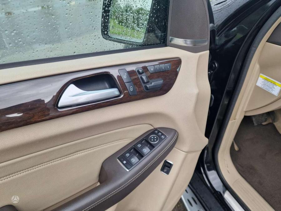 Black Mercedes-Benz ML 350 2014 in Kaunas, with an engine capacity of 2.99 L and mileage of 234 thousand km for 13990 €, photo 14 on AUTOMOTO.COM.LV