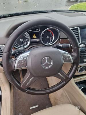Black Mercedes-Benz ML 350 2014 in Kaunas, with an engine capacity of 2.99 L and mileage of 234 thousand km for 13990 €, photo 16 on AUTOMOTO.COM.LV