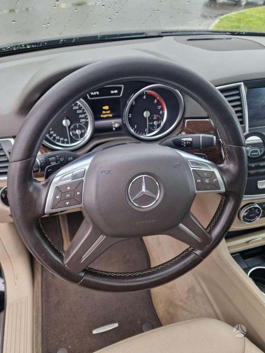 Black Mercedes-Benz ML 350 2014 in Kaunas, with an engine capacity of 2.99 L and mileage of 234 thousand km for 13990 €, photo 16 on AUTOMOTO.COM.LV
