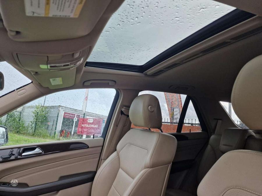 Black Mercedes-Benz ML 350 2014 in Kaunas, with an engine capacity of 2.99 L and mileage of 234 thousand km for 13990 €, photo 17 on AUTOMOTO.COM.LV