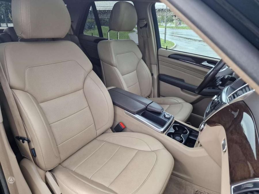 Black Mercedes-Benz ML 350 2014 in Kaunas, with an engine capacity of 2.99 L and mileage of 234 thousand km for 13990 €, photo 22 on AUTOMOTO.COM.LV