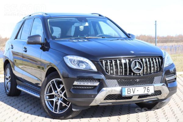 Black Mercedes-Benz ML 350 2014 in Riga, with an engine capacity of 3.00 L and mileage of 336 thousand km for 15500 €, photo 1 on AUTOMOTO.COM.LV