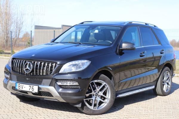 Black Mercedes-Benz ML 350 2014 in Riga, with an engine capacity of 3.00 L and mileage of 336 thousand km for 15500 €, photo 4 on AUTOMOTO.COM.LV