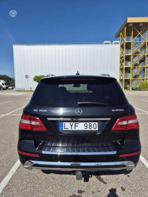 Black Mercedes-Benz ML 350 2014 in Vilnius, with an engine capacity of 2.99 L and mileage of 250 thousand km for 11999 €, photo 3 on AUTOMOTO.COM.LV