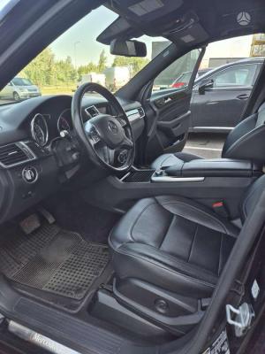 Black Mercedes-Benz ML 350 2014 in Vilnius, with an engine capacity of 2.99 L and mileage of 250 thousand km for 11999 €, photo 7 on AUTOMOTO.COM.LV
