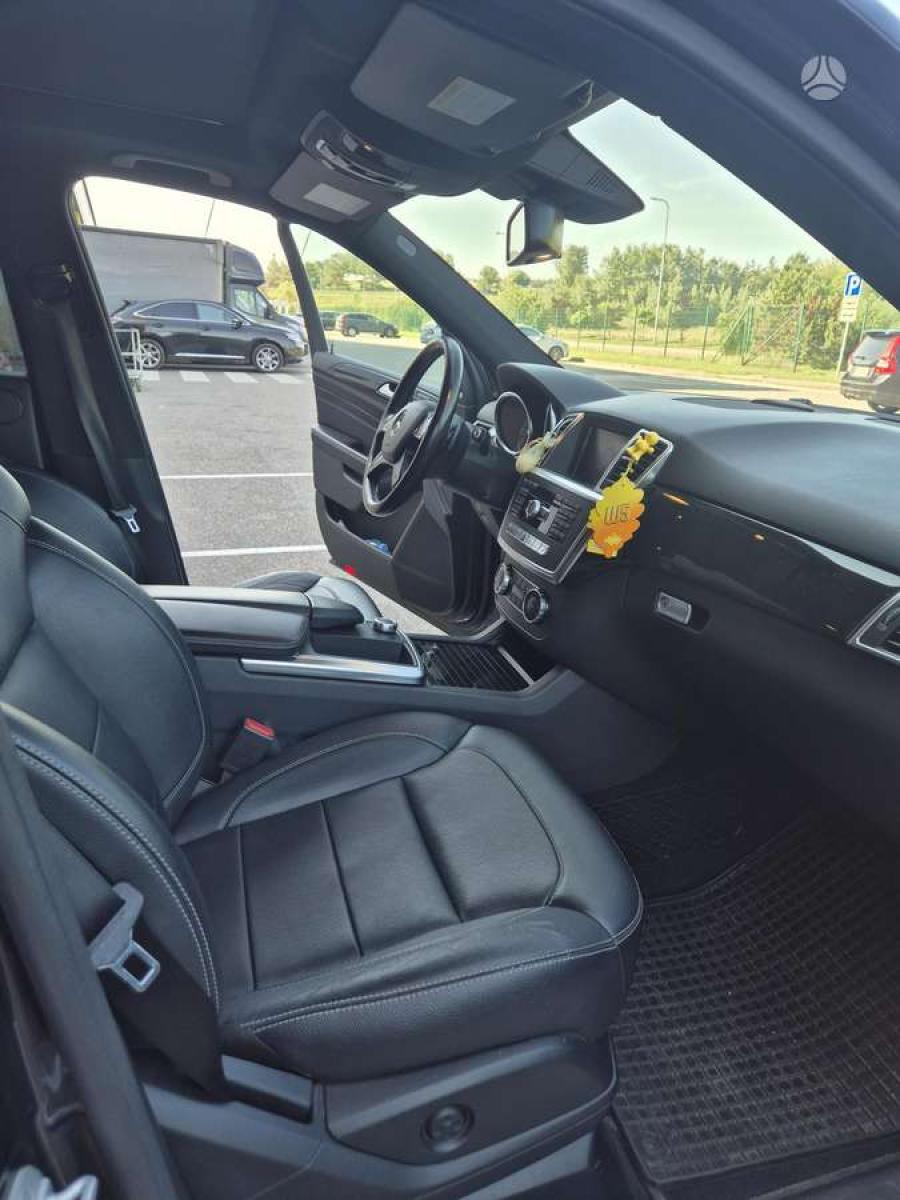 Black Mercedes-Benz ML 350 2014 in Vilnius, with an engine capacity of 2.99 L and mileage of 250 thousand km for 11999 €, photo 9 on AUTOMOTO.COM.LV