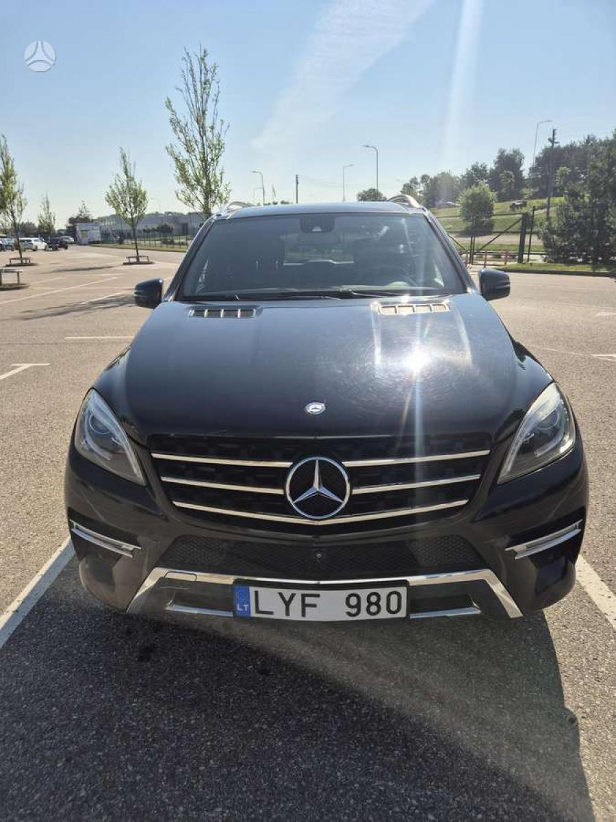 Black Mercedes-Benz ML 350 2014 in Vilnius, with an engine capacity of 2.99 L and mileage of 250 thousand km for 11999 €, photo 13 on AUTOMOTO.COM.LV