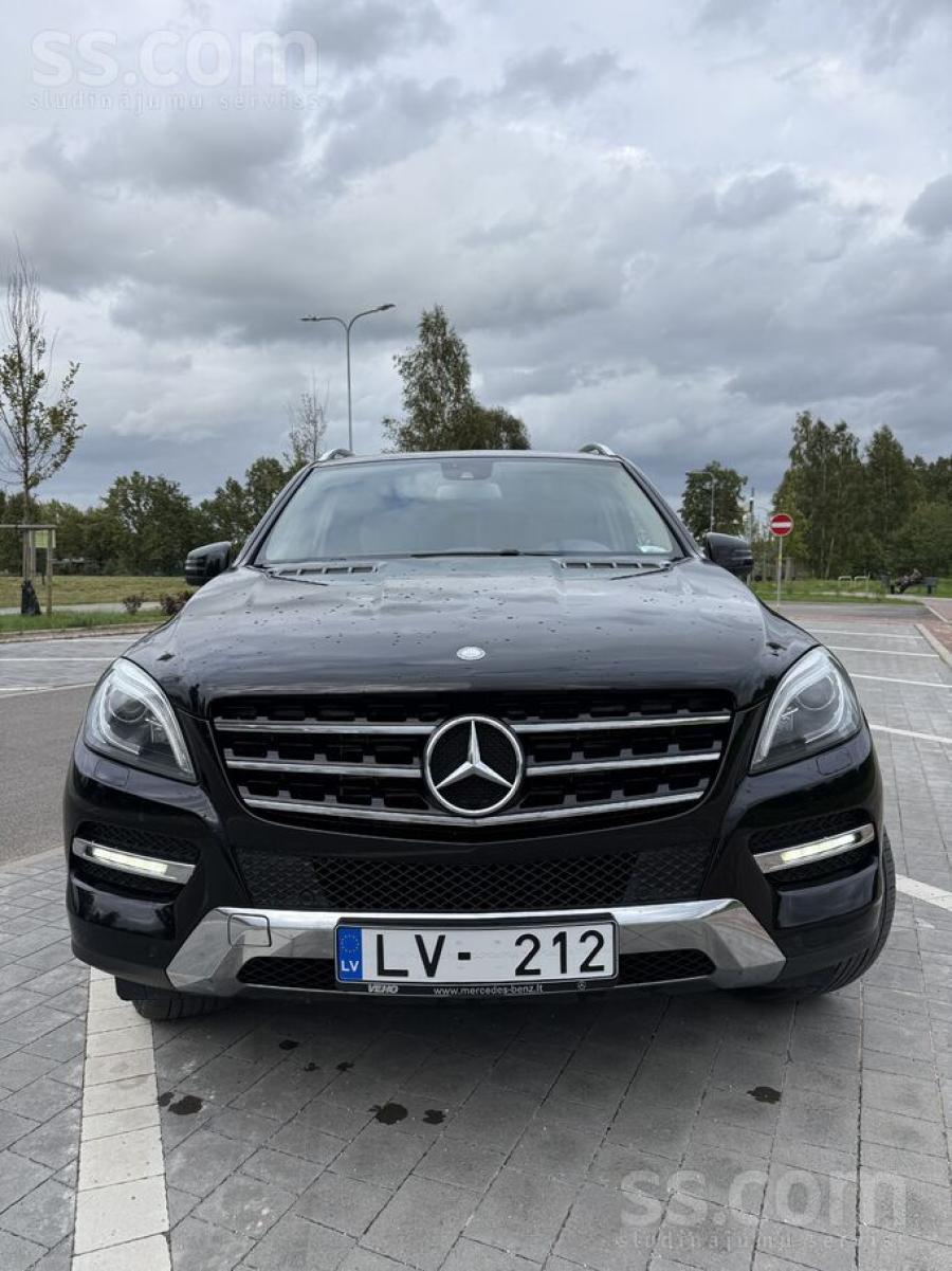 Melns Mercedes-Benz ML 350 2014 Jelgava, ar dzinēja tilpumu 3.00 L un nobraukumu 350 tūkst. km par 13990 €, foto 3 vietnē AUTOMOTO.COM.LV