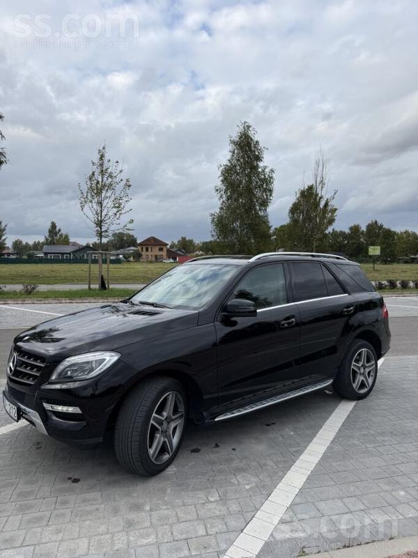 Мерседес МЛ 350 2014 в Елгава на AUTOMOTO.COM.LV Черный Мерседес МЛ 350 2014 в Елгава, объемом двигателя 3.00 л и пробегом 350 тыс. км за 13990 €, фото 5 на AUTOMOTO.COM.LV