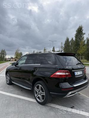 Melns Mercedes-Benz ML 350 2014 Jelgava, ar dzinēja tilpumu 3.00 L un nobraukumu 350 tūkst. km par 13990 €, foto 7 vietnē AUTOMOTO.COM.LV