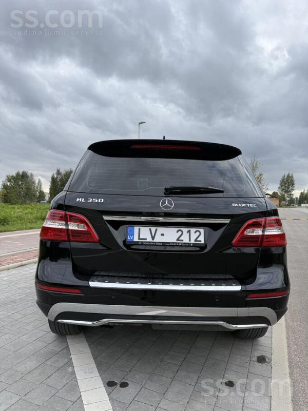 Мерседес МЛ 350 2014 в Елгава на AUTOMOTO.COM.LV Черный Мерседес МЛ 350 2014 в Елгава, объемом двигателя 3.00 л и пробегом 350 тыс. км за 13990 €, фото 8 на AUTOMOTO.COM.LV