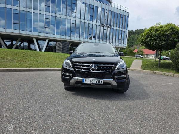 Melns Mercedes-Benz ML 350 2015 Viļņa, ar dzinēja tilpumu 2.99 L un nobraukumu 252 tūkst. km par 17000 €, foto 3 vietnē AUTOMOTO.COM.LV