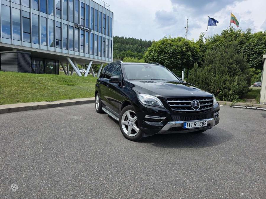 Melns Mercedes-Benz ML 350 2015 Viļņa, ar dzinēja tilpumu 2.99 L un nobraukumu 252 tūkst. km par 17000 €, foto 5 vietnē AUTOMOTO.COM.LV