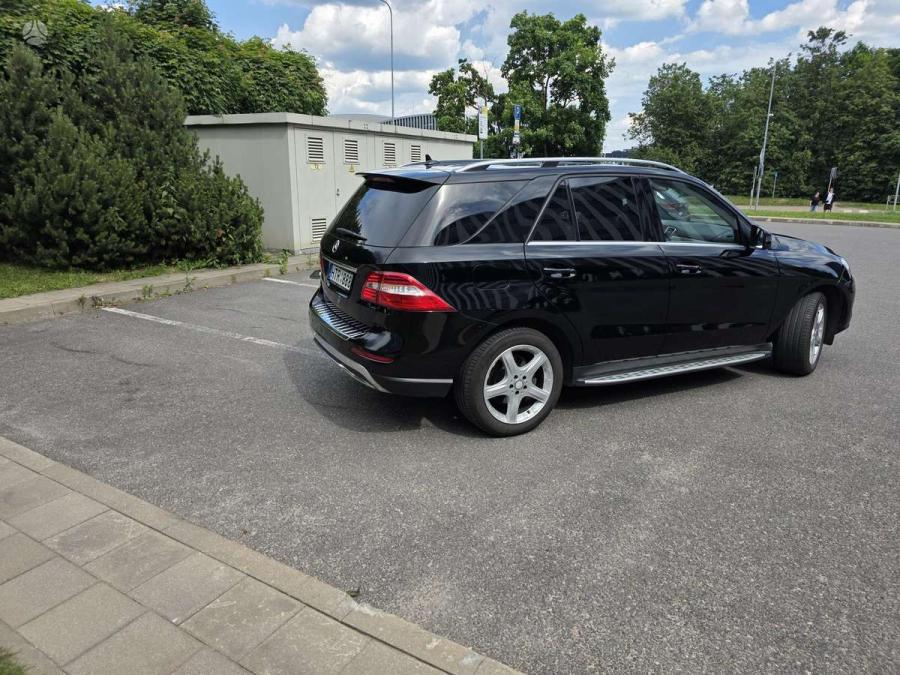 Melns Mercedes-Benz ML 350 2015 Viļņa, ar dzinēja tilpumu 2.99 L un nobraukumu 252 tūkst. km par 17000 €, foto 8 vietnē AUTOMOTO.COM.LV