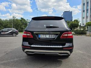 Melns Mercedes-Benz ML 350 2015 Viļņa, ar dzinēja tilpumu 2.99 L un nobraukumu 252 tūkst. km par 17000 €, foto 9 vietnē AUTOMOTO.COM.LV