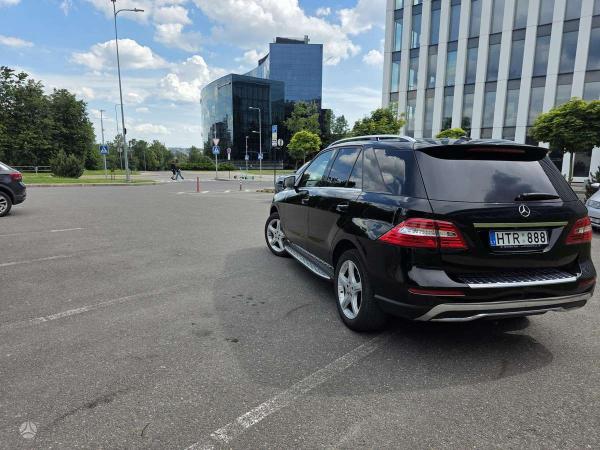 Melns Mercedes-Benz ML 350 2015 Viļņa, ar dzinēja tilpumu 2.99 L un nobraukumu 252 tūkst. km par 17000 €, foto 9 vietnē AUTOMOTO.COM.LV