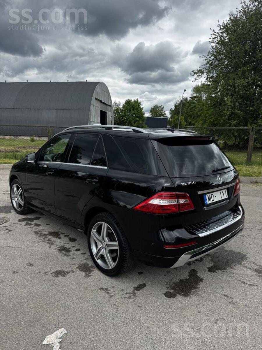 Melns Mercedes-Benz ML 350 2015 Rīga, ar dzinēja tilpumu 3.00 L un nobraukumu 200 tūkst. km par 17250 €, foto 3 vietnē AUTOMOTO.COM.LV