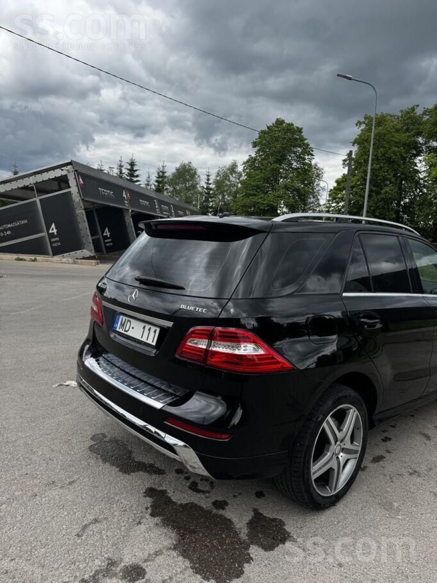Melns Mercedes-Benz ML 350 2015 Rīga, ar dzinēja tilpumu 3.00 L un nobraukumu 200 tūkst. km par 17250 €, foto 4 vietnē AUTOMOTO.COM.LV