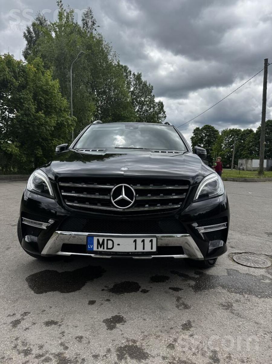 Melns Mercedes-Benz ML 350 2015 Rīga, ar dzinēja tilpumu 3.00 L un nobraukumu 200 tūkst. km par 17250 €, foto 6 vietnē AUTOMOTO.COM.LV