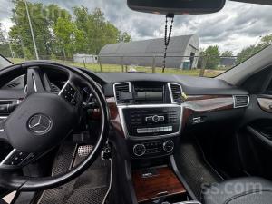 Melns Mercedes-Benz ML 350 2015 Rīga, ar dzinēja tilpumu 3.00 L un nobraukumu 200 tūkst. km par 17250 €, foto 7 vietnē AUTOMOTO.COM.LV
