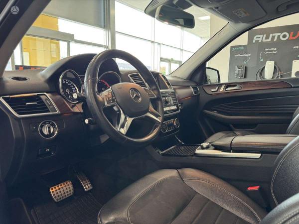 Black Mercedes-Benz ML 350 2015 in Vilnius, with an engine capacity of 2.99 L and mileage of 133 thousand km for 18333 €, photo 7 on AUTOMOTO.COM.LV