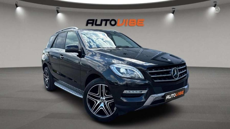 Black Mercedes-Benz ML 350 2015 in Vilnius, with an engine capacity of 2.99 L and mileage of 133 thousand km for 17900 €, photo 4 on AUTOMOTO.COM.LV