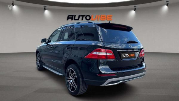Melns Mercedes-Benz ML 350 2015 Viļņa, ar dzinēja tilpumu 2.99 L un nobraukumu 133 tūkst. km par 17900 €, foto 6 vietnē AUTOMOTO.COM.LV