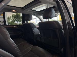 Black Mercedes-Benz ML 350 2015 in Vilnius, with an engine capacity of 2.99 L and mileage of 133 thousand km for 17900 €, photo 19 on AUTOMOTO.COM.LV