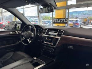 Black Mercedes-Benz ML 350 2015 in Vilnius, with an engine capacity of 2.99 L and mileage of 133 thousand km for 17900 €, photo 20 on AUTOMOTO.COM.LV