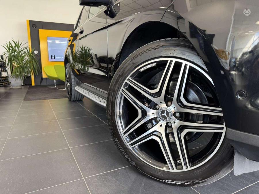 Black Mercedes-Benz ML 350 2015 in Vilnius, with an engine capacity of 2.99 L and mileage of 133 thousand km for 17900 €, photo 27 on AUTOMOTO.COM.LV