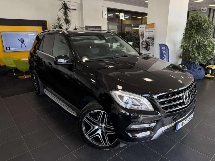 Black Mercedes-Benz ML 350 2015 in Vilnius, with an engine capacity of 2.99 L and mileage of 133 thousand km for 17900 €, photo 28 on AUTOMOTO.COM.LV