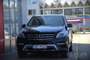 Melns Mercedes-Benz ML 350 2015 Rīga, ar dzinēja tilpumu 3.00 L un nobraukumu 201 tūkst. km par 16495 €, foto  vietnē AUTOMOTO.COM.LV