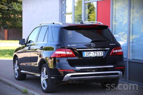 Black Mercedes-Benz ML 350 2015 in Riga, with an engine capacity of 3.00 L and mileage of 201 thousand km for 16495 €, photo 5 on AUTOMOTO.COM.LV