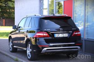 Черный Мерседес МЛ 350 2015 в Рига, объемом двигателя 3.00 л и пробегом 201 тыс. км за 16495 €, фото 6 на AUTOMOTO.COM.LV