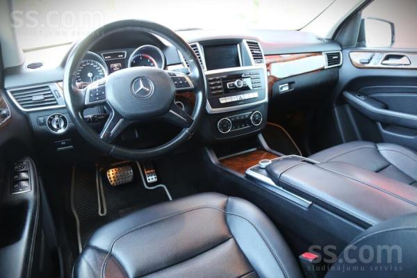 Black Mercedes-Benz ML 350 2015 in Riga, with an engine capacity of 3.00 L and mileage of 201 thousand km for 16495 €, photo 8 on AUTOMOTO.COM.LV