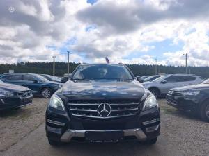 Melns Mercedes-Benz ML 350 2015 Viļņa, ar dzinēja tilpumu 3.00 L un nobraukumu 299 tūkst. km par 14750 €, foto 3 vietnē AUTOMOTO.COM.LV