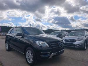 Melns Mercedes-Benz ML 350 2015 Viļņa, ar dzinēja tilpumu 3.00 L un nobraukumu 299 tūkst. km par 14750 €, foto 4 vietnē AUTOMOTO.COM.LV