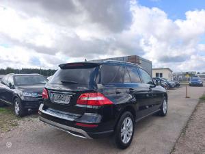Melns Mercedes-Benz ML 350 2015 Viļņa, ar dzinēja tilpumu 3.00 L un nobraukumu 299 tūkst. km par 14750 €, foto 5 vietnē AUTOMOTO.COM.LV