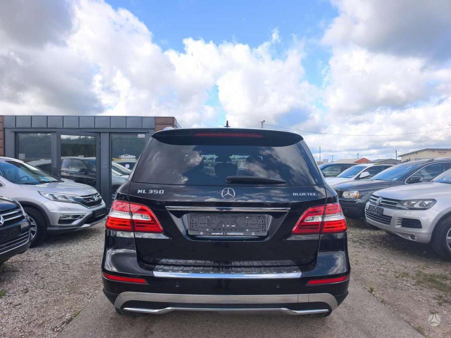 Melns Mercedes-Benz ML 350 2015 Viļņa, ar dzinēja tilpumu 3.00 L un nobraukumu 299 tūkst. km par 14750 €, foto 6 vietnē AUTOMOTO.COM.LV