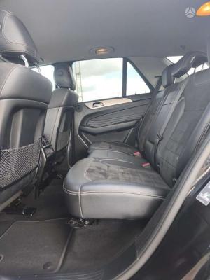 Melns Mercedes-Benz ML 350 2015 Viļņa, ar dzinēja tilpumu 3.00 L un nobraukumu 299 tūkst. km par 14750 €, foto 10 vietnē AUTOMOTO.COM.LV